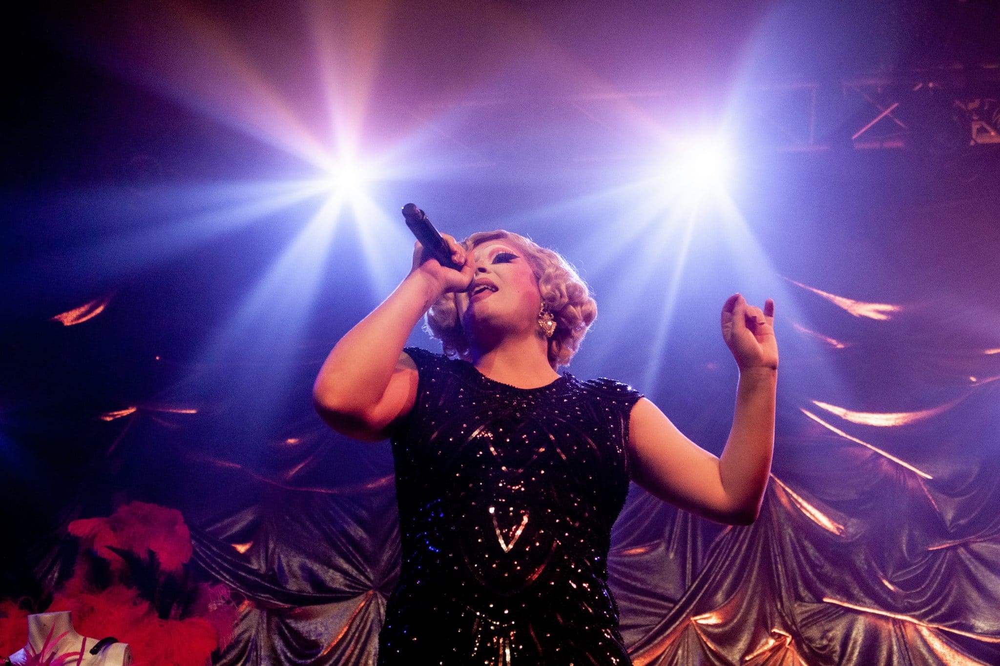 Madame Arthur enflamme Saint-Étienne - Le fil